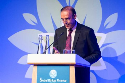 أرشيف أنتوني هوبلي - التمويل الدولي