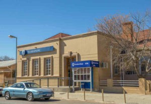 Now South Africa’s Standard Bank starts selling smart phones